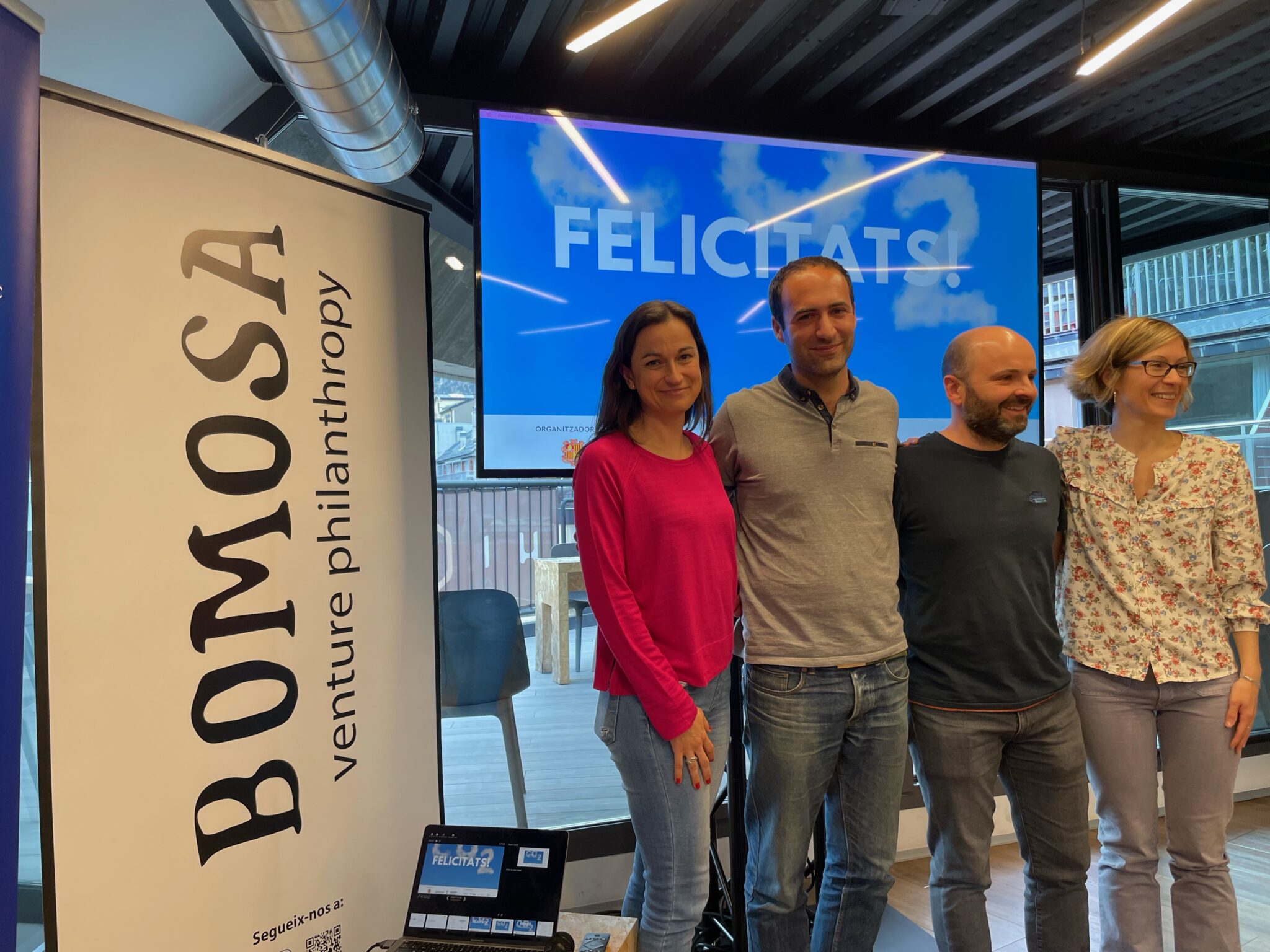 Una cinquantena de persones participen a la hackató per idear solucions ...